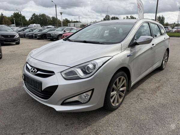 Grey Hyundai i40 2012 in Marijampole, with an engine capacity of 1.69 L and mileage of 166 thousand km for 3250 €, photo 1 on AUTOMOTO.COM.LV