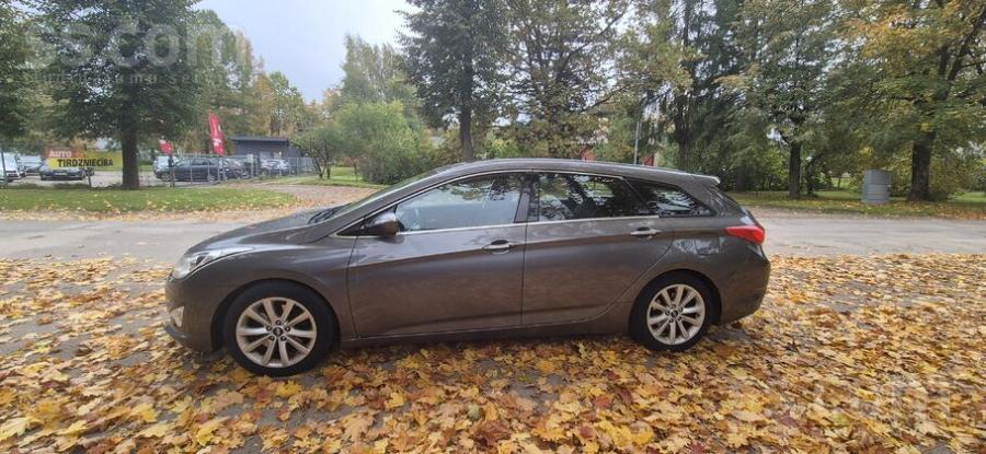 Grey Hyundai i40 2012 in Ogre, with an engine capacity of 1.70 L and mileage of 370 thousand km for 3500 €, photo 3 on AUTOMOTO.COM.LV