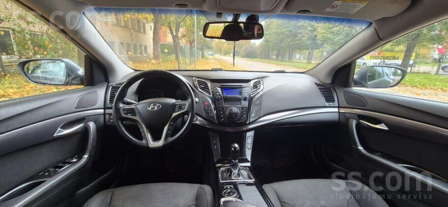 Grey Hyundai i40 2012 in Ogre, with an engine capacity of 1.70 L and mileage of 370 thousand km for 3500 €, photo 9 on AUTOMOTO.COM.LV
