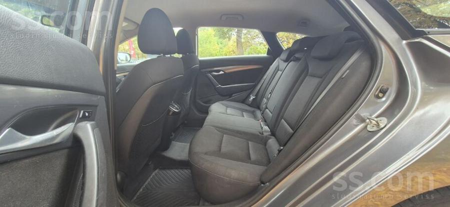 Grey Hyundai i40 2012 in Ogre, with an engine capacity of 1.70 L and mileage of 370 thousand km for 3500 €, photo 10 on AUTOMOTO.COM.LV