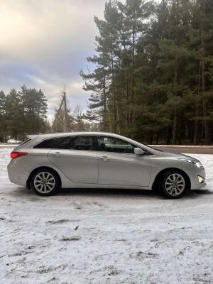 Grey Hyundai i40 2013 in Rokiskis, with an engine capacity of 1.69 L and mileage of 157 thousand km for 2800 €, photo 3 on AUTOMOTO.COM.LV