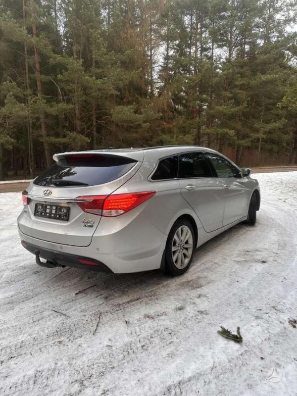 Grey Hyundai i40 2013 in Rokiskis, with an engine capacity of 1.69 L and mileage of 157 thousand km for 2800 €, photo 4 on AUTOMOTO.COM.LV
