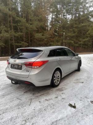 Grey Hyundai i40 2013 in Rokiskis, with an engine capacity of 1.69 L and mileage of 157 thousand km for 2800 €, photo 4 on AUTOMOTO.COM.LV