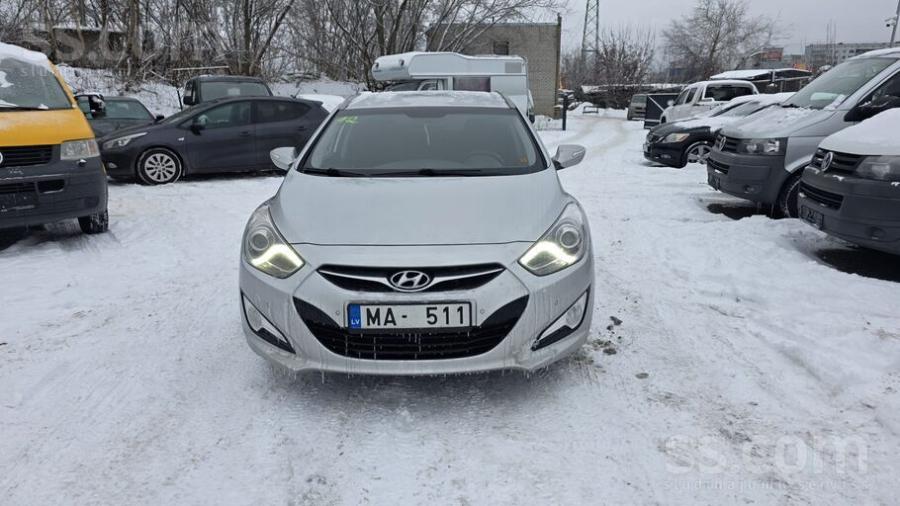 Grey Hyundai i40 2013 in Riga, with an engine capacity of 1.70 L and mileage of 278 thousand km for 4390 €, photo 3 on AUTOMOTO.COM.LV