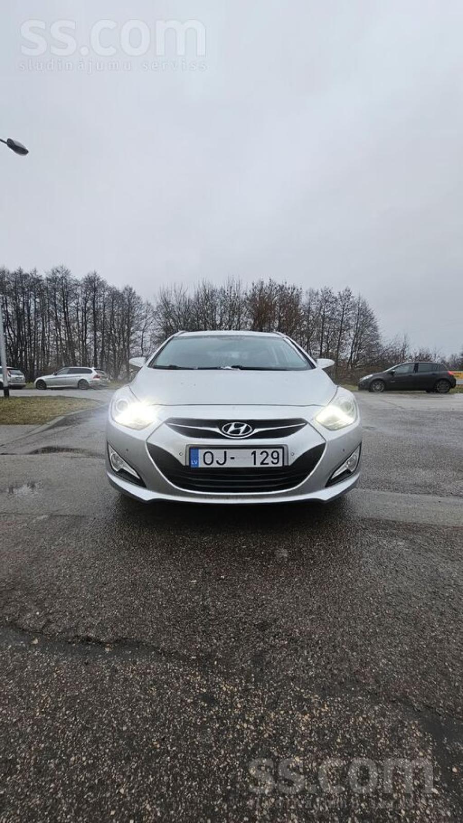 Grey Hyundai i40 2013 in Riga, with an engine capacity of 1.70 L and mileage of 436 thousand km for 4500 €, photo 4 on AUTOMOTO.COM.LV