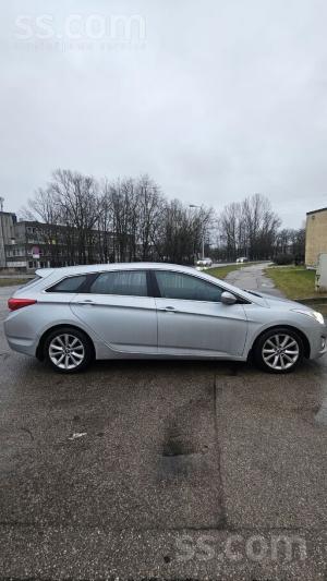 Grey Hyundai i40 2013 in Riga, with an engine capacity of 1.70 L and mileage of 436 thousand km for 4500 €, photo 5 on AUTOMOTO.COM.LV