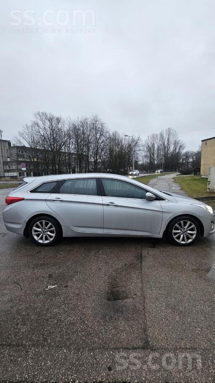 Grey Hyundai i40 2013 in Riga, with an engine capacity of 1.70 L and mileage of 436 thousand km for 4500 €, photo 5 on AUTOMOTO.COM.LV