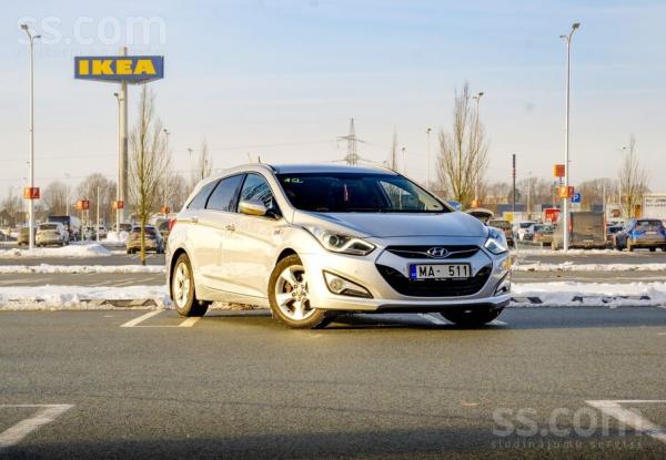 Grey Hyundai i40 2013 in Riga, with an engine capacity of 1.70 L and mileage of 278 thousand km for 4390 €, photo 2 on AUTOMOTO.COM.LV