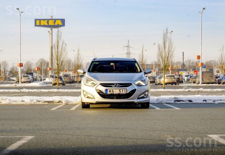 Grey Hyundai i40 2013 in Riga, with an engine capacity of 1.70 L and mileage of 278 thousand km for 4390 €, photo 3 on AUTOMOTO.COM.LV