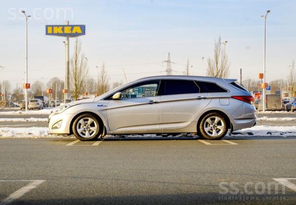 Grey Hyundai i40 2013 in Riga, with an engine capacity of 1.70 L and mileage of 278 thousand km for 4390 €, photo 5 on AUTOMOTO.COM.LV