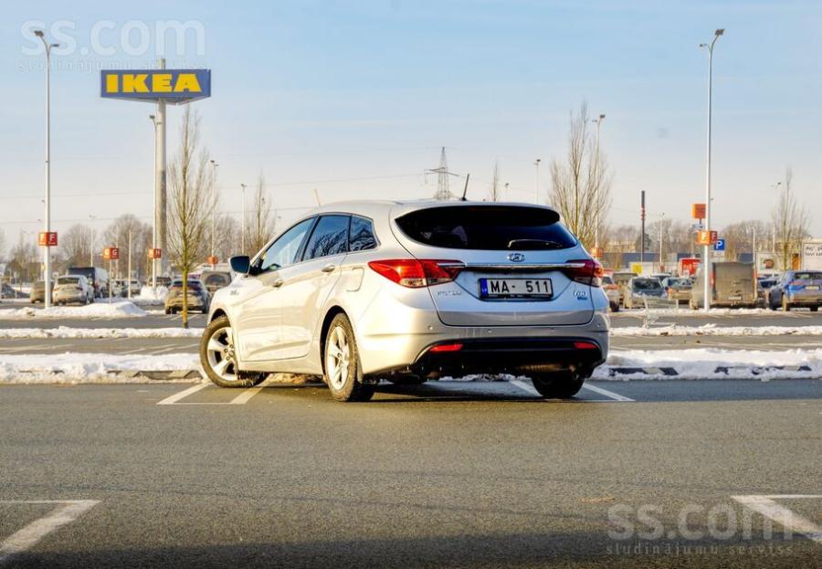 Grey Hyundai i40 2013 in Riga, with an engine capacity of 1.70 L and mileage of 278 thousand km for 4390 €, photo 8 on AUTOMOTO.COM.LV