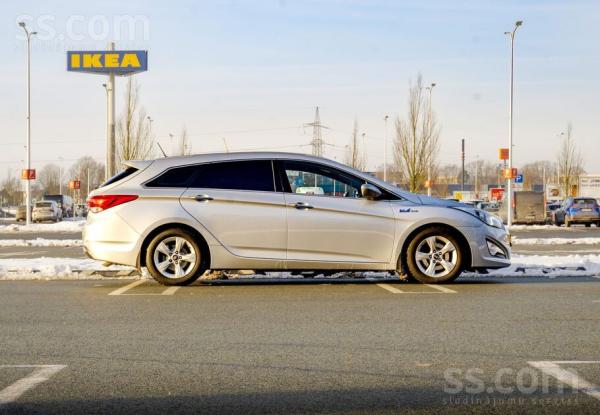 Grey Hyundai i40 2013 in Riga, with an engine capacity of 1.70 L and mileage of 278 thousand km for 4390 €, photo 9 on AUTOMOTO.COM.LV