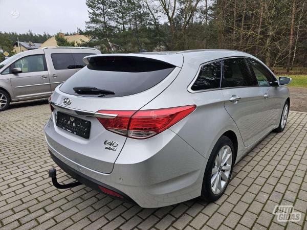 Grey Hyundai i40 2013 in Ukmerge, with an engine capacity of 1.70 L and mileage of 220 thousand km for 5690 €, photo 1 on AUTOMOTO.COM.LV