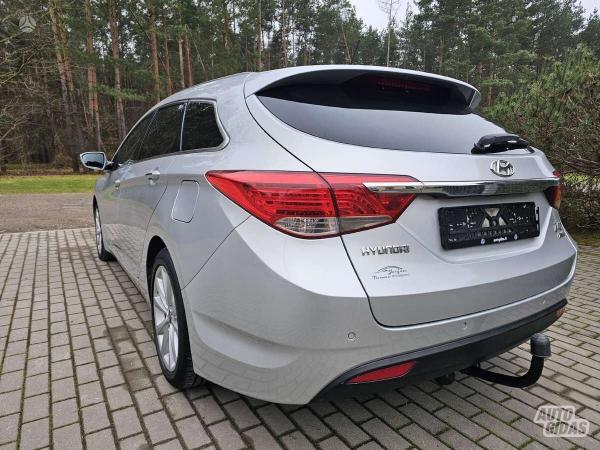 Grey Hyundai i40 2013 in Ukmerge, with an engine capacity of 1.70 L and mileage of 220 thousand km for 5690 €, photo 2 on AUTOMOTO.COM.LV