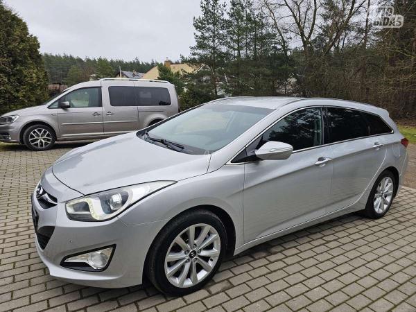 Grey Hyundai i40 2013 in Ukmerge, with an engine capacity of 1.70 L and mileage of 220 thousand km for 5690 €, photo 3 on AUTOMOTO.COM.LV