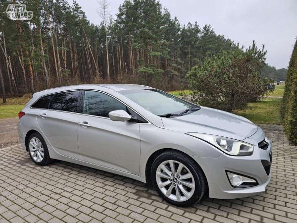 Grey Hyundai i40 2013 in Ukmerge, with an engine capacity of 1.70 L and mileage of 220 thousand km for 5690 €, photo 4 on AUTOMOTO.COM.LV