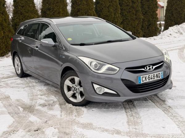 Grey Hyundai i40 2013 in Vilnius, with an engine capacity of 1.70 L and mileage of 260 thousand km for 5990 €, photo 1 on AUTOMOTO.COM.LV