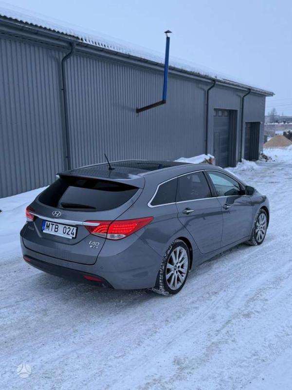 Pelēks Hyundai i40 2013 Plungė, ar dzinēja tilpumu 2.00 L un nobraukumu 300 tūkst. km par 4000 €, foto 1 vietnē AUTOMOTO.COM.LV