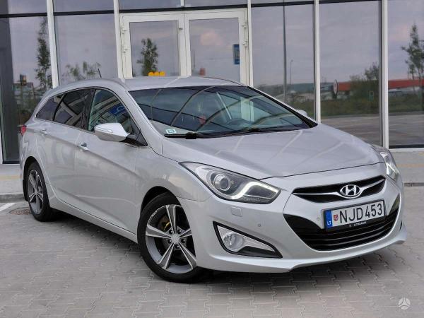 Grey Hyundai i40 2013 in Vilnius, with an engine capacity of 1.69 L and mileage of 267 thousand km for 5000 €, photo 1 on AUTOMOTO.COM.LV