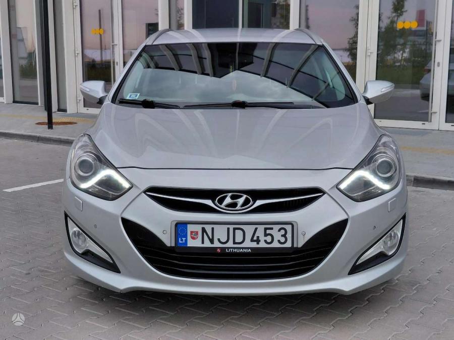 Grey Hyundai i40 2013 in Vilnius, with an engine capacity of 1.69 L and mileage of 267 thousand km for 5000 €, photo 2 on AUTOMOTO.COM.LV