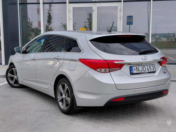 Grey Hyundai i40 2013 in Vilnius, with an engine capacity of 1.69 L and mileage of 267 thousand km for 5000 €, photo 4 on AUTOMOTO.COM.LV