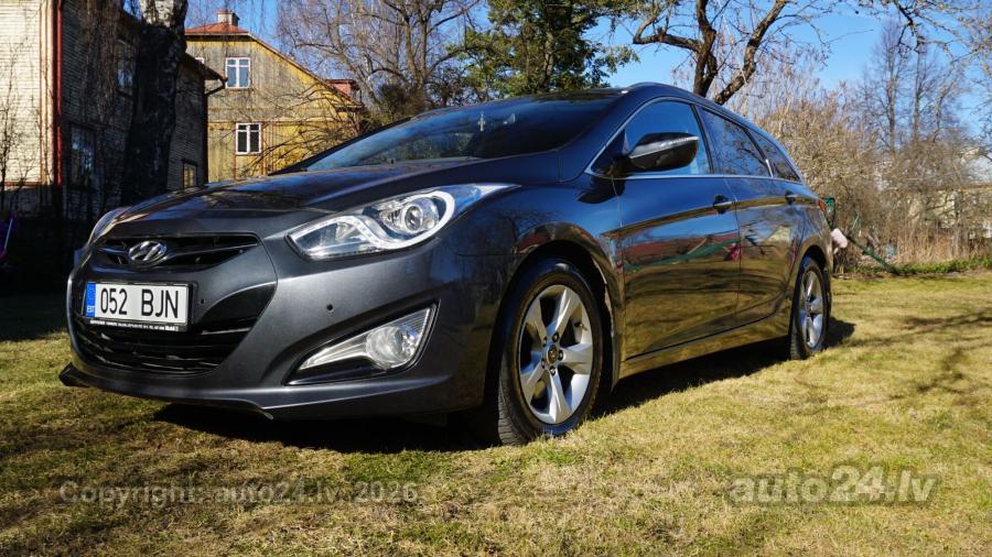 Pelēks Hyundai i40 2013 Tallina, ar dzinēja tilpumu 1.60 L un nobraukumu 119 tūkst. km par 9000 €, foto 3 vietnē AUTOMOTO.COM.LV