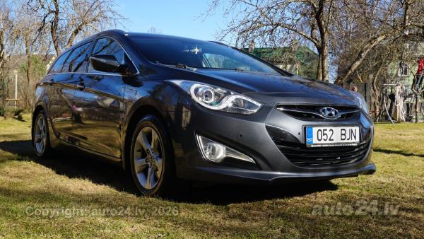 Pelēks Hyundai i40 2013 Tallina, ar dzinēja tilpumu 1.60 L un nobraukumu 119 tūkst. km par 9000 €, foto 3 vietnē AUTOMOTO.COM.LV