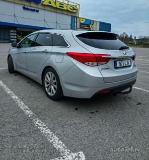 Pelēks Hyundai i40 2013 Tallina, ar dzinēja tilpumu 1.70 L un nobraukumu 160 tūkst. km par 6800 €, foto 4 vietnē AUTOMOTO.COM.LV