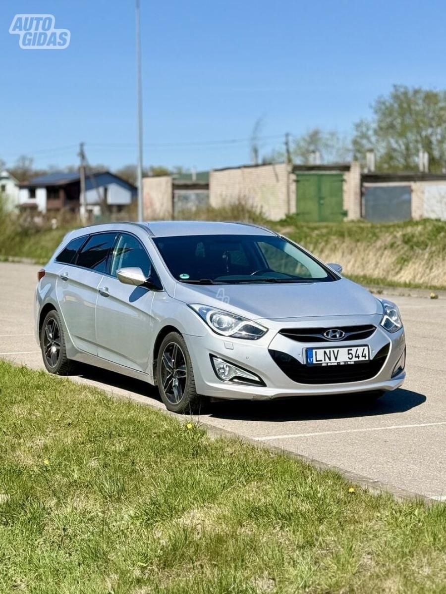 Grey Hyundai i40 2013 in Siauliai, with an engine capacity of 1.70 L and mileage of 176 thousand km for 5000 €, photo 3 on AUTOMOTO.COM.LV