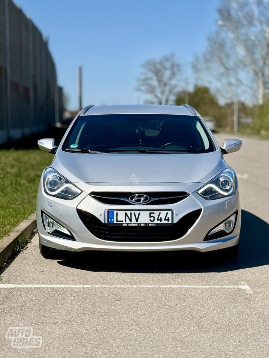 Grey Hyundai i40 2013 in Siauliai, with an engine capacity of 1.70 L and mileage of 176 thousand km for 5000 €, photo 4 on AUTOMOTO.COM.LV