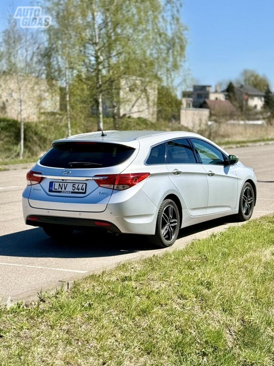 Grey Hyundai i40 2013 in Siauliai, with an engine capacity of 1.70 L and mileage of 176 thousand km for 5000 €, photo 5 on AUTOMOTO.COM.LV