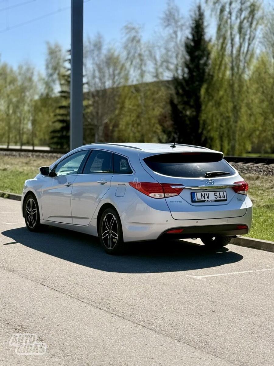 Grey Hyundai i40 2013 in Siauliai, with an engine capacity of 1.70 L and mileage of 176 thousand km for 5000 €, photo 6 on AUTOMOTO.COM.LV
