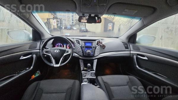 Pelēks Hyundai i40 2013 Rīga, ar dzinēja tilpumu 1.70 L un nobraukumu 444 tūkst. km par 4500 €, foto 3 vietnē AUTOMOTO.COM.LV