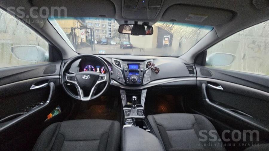 Pelēks Hyundai i40 2013 Rīga, ar dzinēja tilpumu 1.70 L un nobraukumu 444 tūkst. km par 4500 €, foto 4 vietnē AUTOMOTO.COM.LV