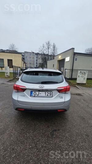 Pelēks Hyundai i40 2013 Rīga, ar dzinēja tilpumu 1.70 L un nobraukumu 444 tūkst. km par 4500 €, foto 5 vietnē AUTOMOTO.COM.LV