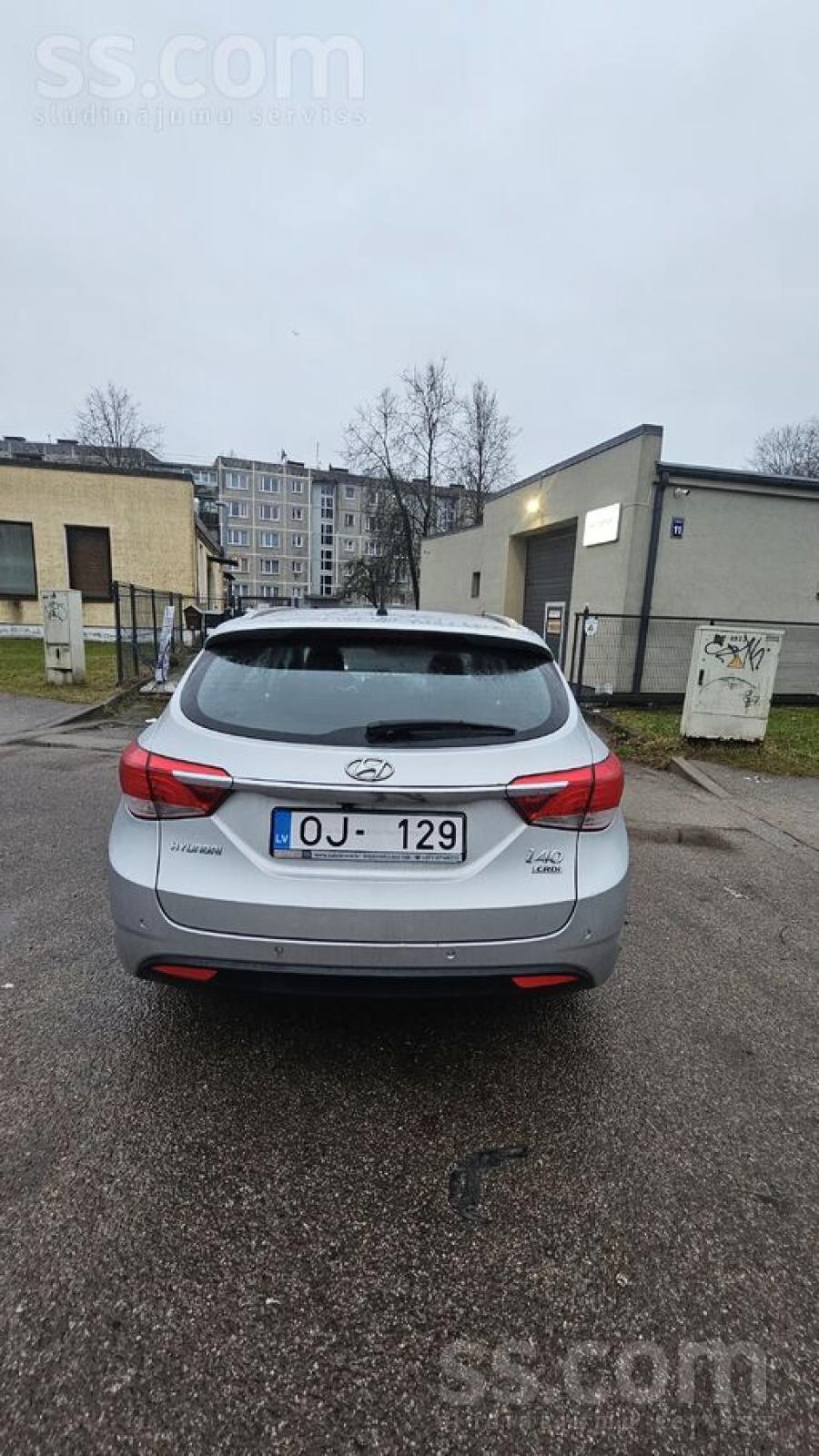 Pelēks Hyundai i40 2013 Rīga, ar dzinēja tilpumu 1.70 L un nobraukumu 444 tūkst. km par 4500 €, foto 5 vietnē AUTOMOTO.COM.LV