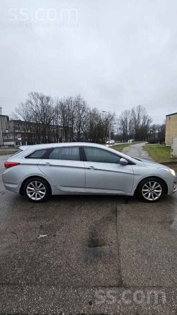 Pelēks Hyundai i40 2013 Rīga, ar dzinēja tilpumu 1.70 L un nobraukumu 444 tūkst. km par 4500 €, foto 5 vietnē AUTOMOTO.COM.LV