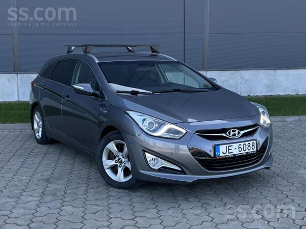 Pelēks Hyundai i40 2013 Rīga, ar dzinēja tilpumu 1.70 L un nobraukumu 224 tūkst. km par 3890 €, foto 1 vietnē AUTOMOTO.COM.LV