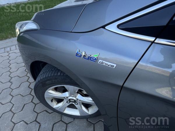 Grey Hyundai i40 2013 in Riga, with an engine capacity of 1.70 L and mileage of 224 thousand km for 3890 €, photo 9 on AUTOMOTO.COM.LV