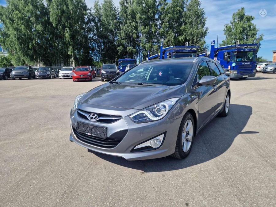 Grey Hyundai i40 2013 in Ukmerge, with an engine capacity of 1.69 L and mileage of 140 thousand km for 4550 €, photo 1 on AUTOMOTO.COM.LV