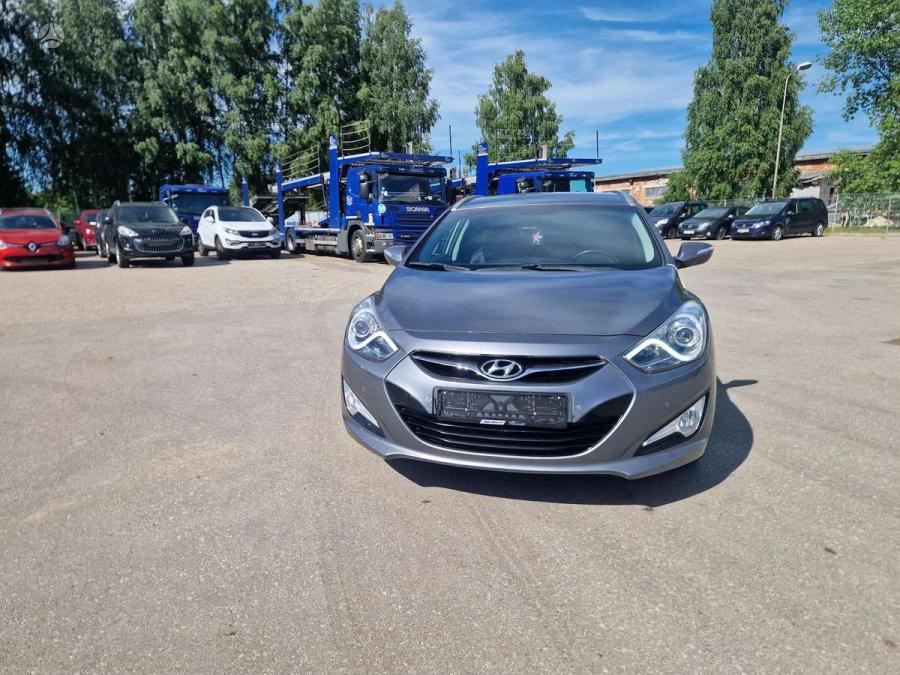 Grey Hyundai i40 2013 in Ukmerge, with an engine capacity of 1.69 L and mileage of 140 thousand km for 4550 €, photo 3 on AUTOMOTO.COM.LV