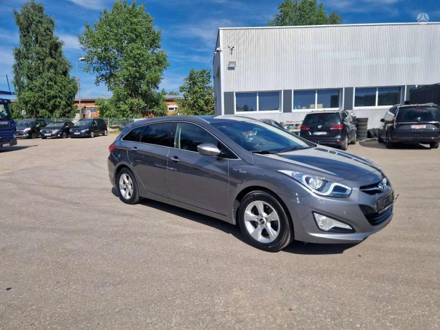 Grey Hyundai i40 2013 in Ukmerge, with an engine capacity of 1.69 L and mileage of 140 thousand km for 4550 €, photo 5 on AUTOMOTO.COM.LV