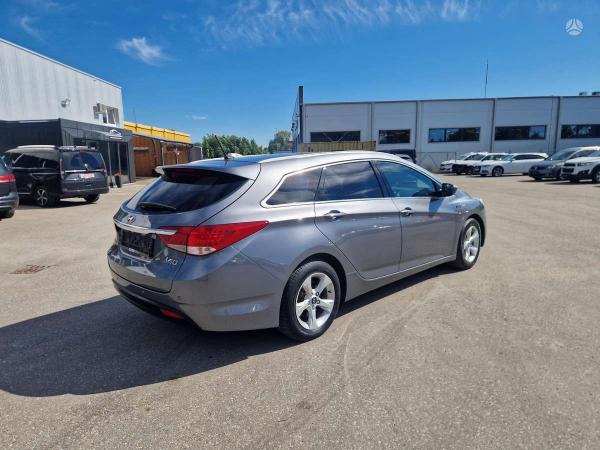 Grey Hyundai i40 2013 in Ukmerge, with an engine capacity of 1.69 L and mileage of 140 thousand km for 4550 €, photo 6 on AUTOMOTO.COM.LV