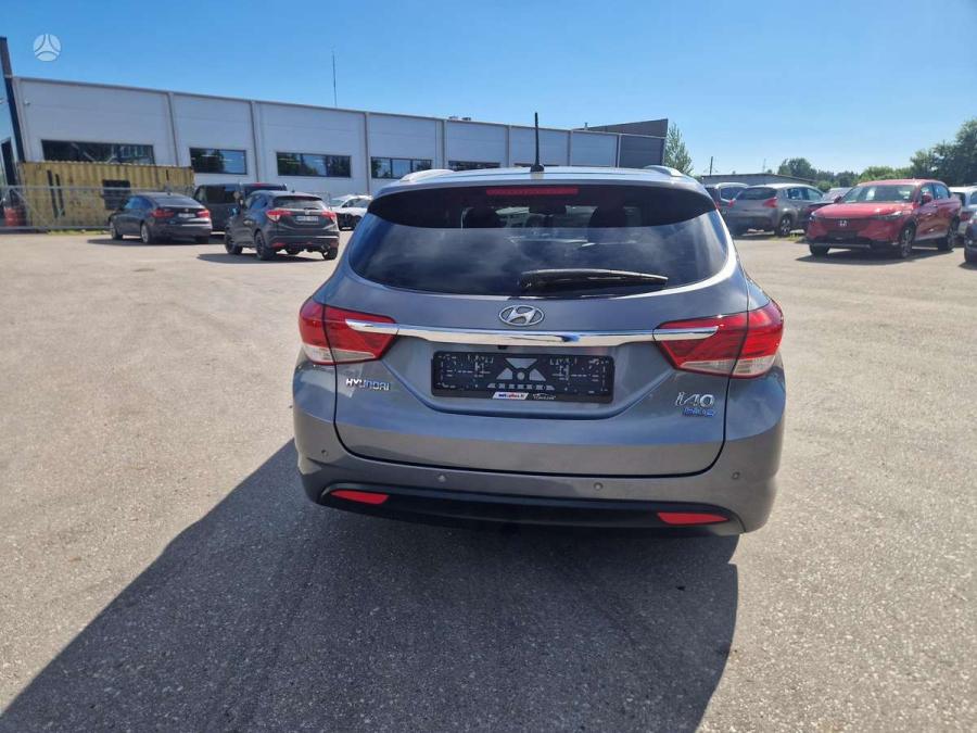 Grey Hyundai i40 2013 in Ukmerge, with an engine capacity of 1.69 L and mileage of 140 thousand km for 4550 €, photo 8 on AUTOMOTO.COM.LV