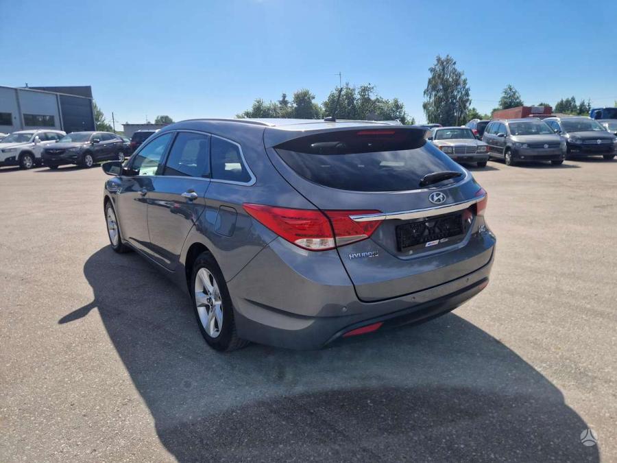 Grey Hyundai i40 2013 in Ukmerge, with an engine capacity of 1.69 L and mileage of 140 thousand km for 4550 €, photo 9 on AUTOMOTO.COM.LV