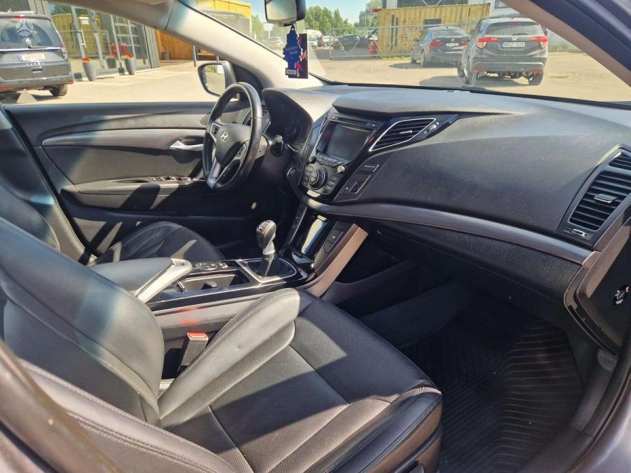 Grey Hyundai i40 2013 in Ukmerge, with an engine capacity of 1.69 L and mileage of 140 thousand km for 4550 €, photo 17 on AUTOMOTO.COM.LV