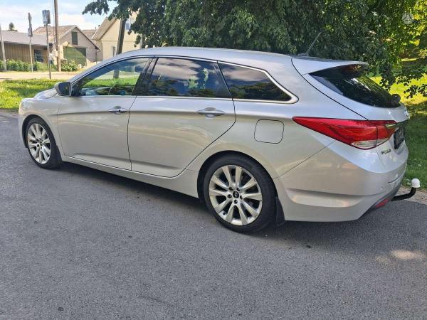 Pelēks Hyundai i40 2013 Raseiniai, ar dzinēja tilpumu 1.69 L un nobraukumu 196 tūkst. km par 4500 €, foto 3 vietnē AUTOMOTO.COM.LV