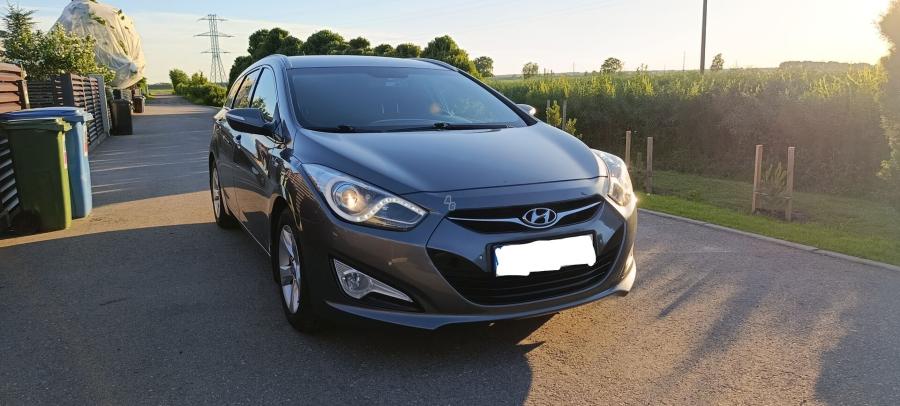 Pelēks Hyundai i40 2013 Viļņa, ar dzinēja tilpumu 1.60 L un nobraukumu 296 tūkst. km par 4100 €, foto 1 vietnē AUTOMOTO.COM.LV