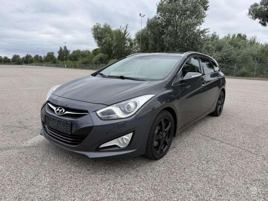 Pelēks Hyundai i40 2013 Marijampole, ar dzinēja tilpumu 1.70 L un nobraukumu 257 tūkst. km par 4950 €, foto 1 vietnē AUTOMOTO.COM.LV