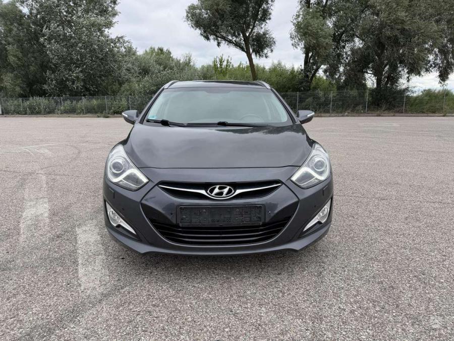 Pelēks Hyundai i40 2013 Marijampole, ar dzinēja tilpumu 1.70 L un nobraukumu 257 tūkst. km par 4950 €, foto 3 vietnē AUTOMOTO.COM.LV